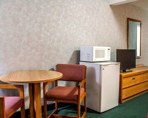 RODEWAY INN MOOSIC - SCRANTON - Updated October 2025 - 19 Photos & 12 ...