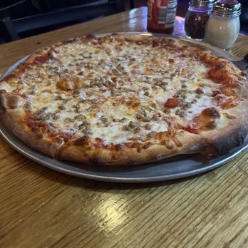 HOOP’S PIZZA & PUB - Updated October 2025 - 49 Photos & 108 Reviews ...
