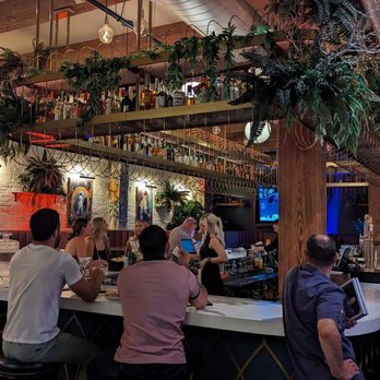 HUBBARD INN - Updated December 2024 - 471 Photos & 253 Reviews - 110 W ...