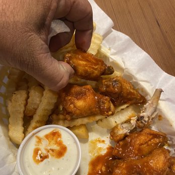 WINGERS SPORTS GRILL - Updated December 2025 - 445 Dexter Ave ...