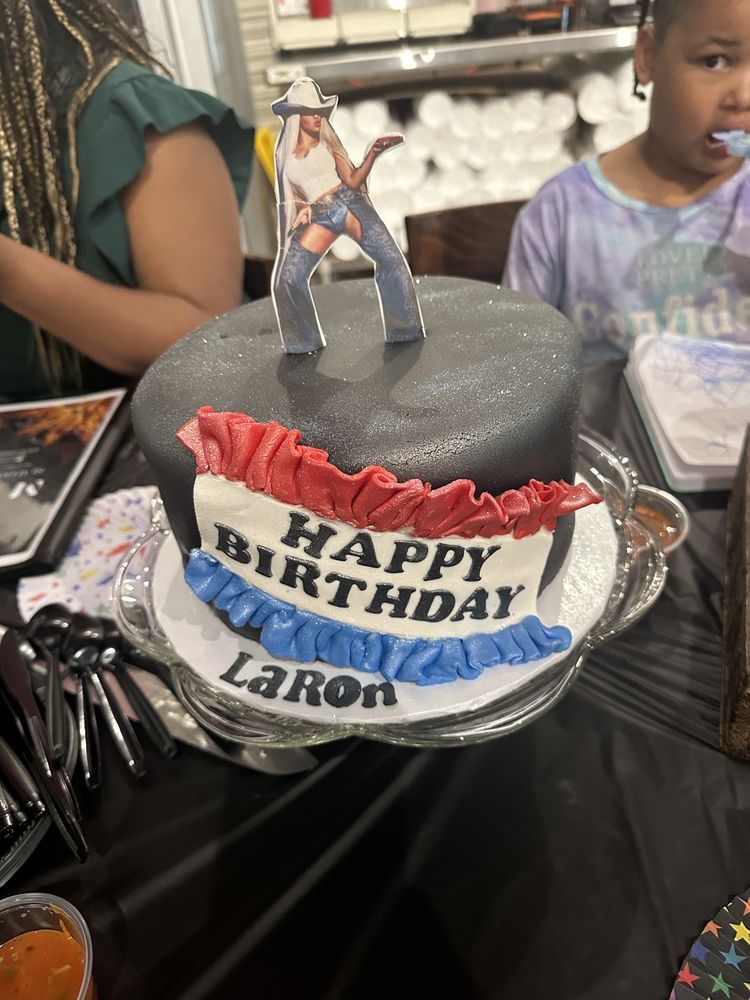 WOW CAKES - Updated June 2026 - 18 Photos & 23 Reviews - 4327 W 13th St ...