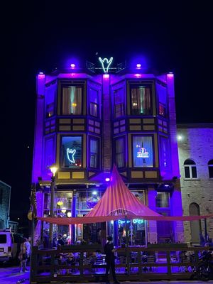 SHAKERS CIGAR BAR - Updated July 2024 - 153 Photos & 235 Reviews - 422 ...