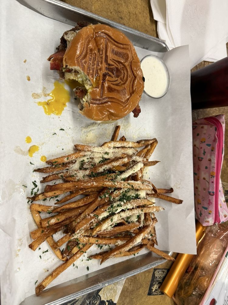 DILLOS BURGER BUS - Updated February 2025 - 2806 SW 6th Ave, Amarillo ...