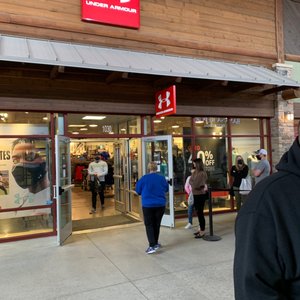 OUTLETS AT THE DELLS - 64 Photos & 37 Reviews - 210 N Gasser Rd ...