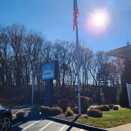 THE RIVERDALE DINER - Updated July 2025 - 90 Photos & 187 Reviews - 521 ...