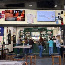 THE FIDDLIN PIG - Updated June 2025 - 60 Photos & 31 Reviews - 100 Main ...