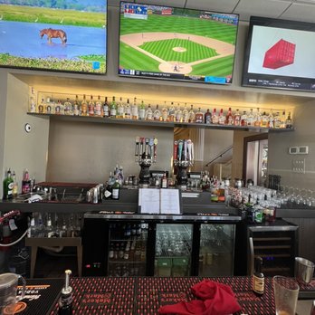 THE JAYHAWKER - Updated December 2025 - 23 Photos - 701 Massachusetts ...