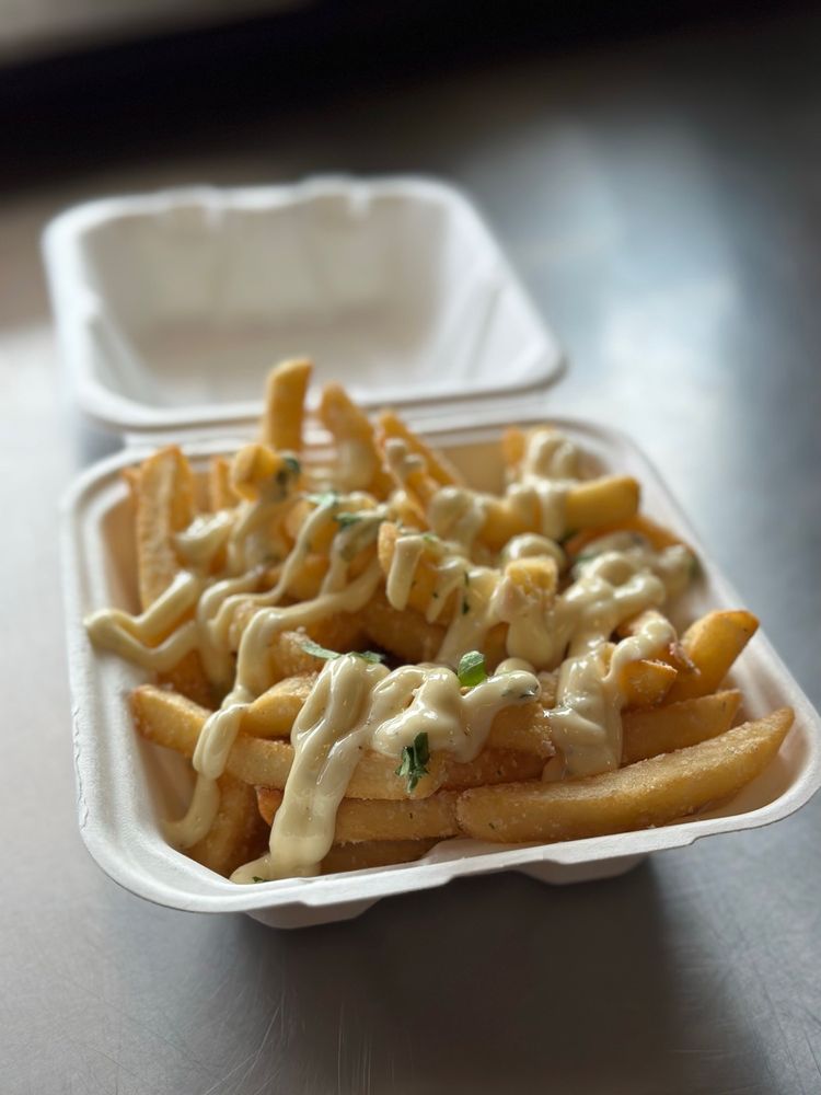 CURBSIDE COMFORT CUISINES - Updated July 2025 - 15 Photos - Windsor ...