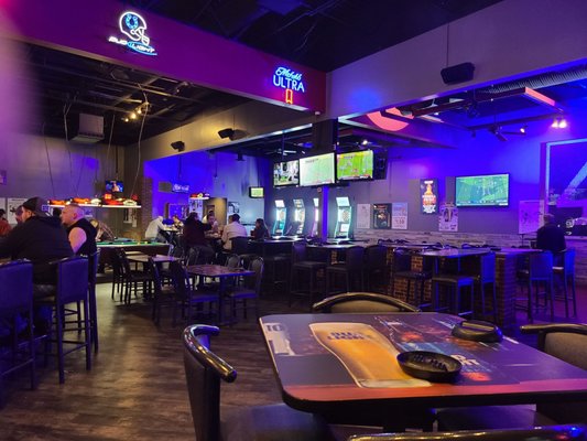 SIDELINES SPORTS PUB - Updated September 2024 - 80 Photos & 58 Reviews ...