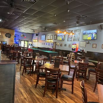 BOOTLEGGERS PIZZA PARLOR - Updated December 2024 - 158 Photos & 216 ...