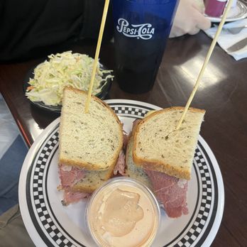 THE ESSEN ROOM - Updated August 2024 - 202 Photos & 211 Reviews - 25 ...