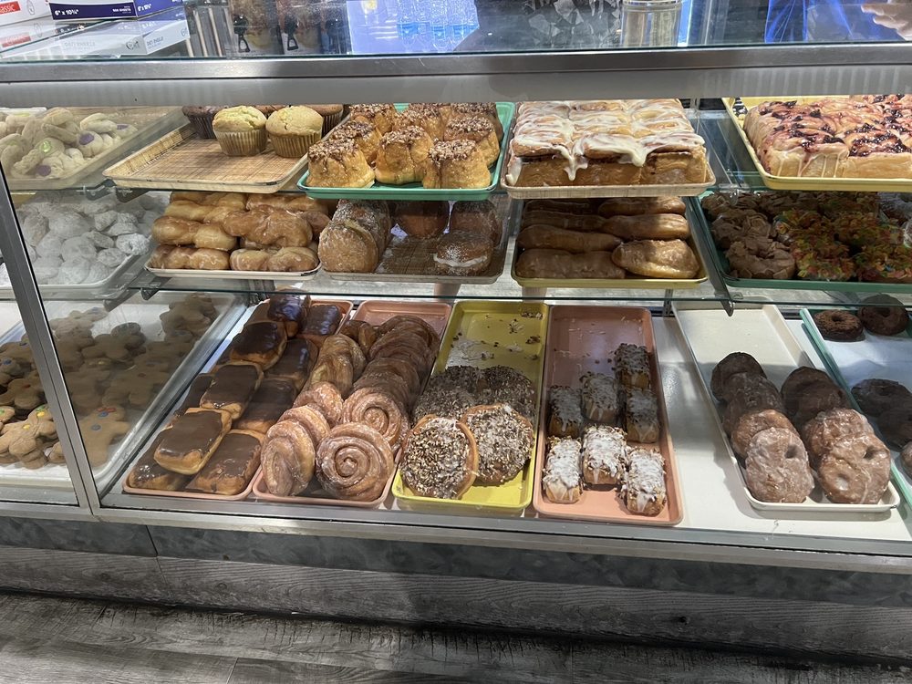 JOHNSON’S BAKERY - 21 Photos & 40 Reviews - 128 S Jefferson St, Perry ...