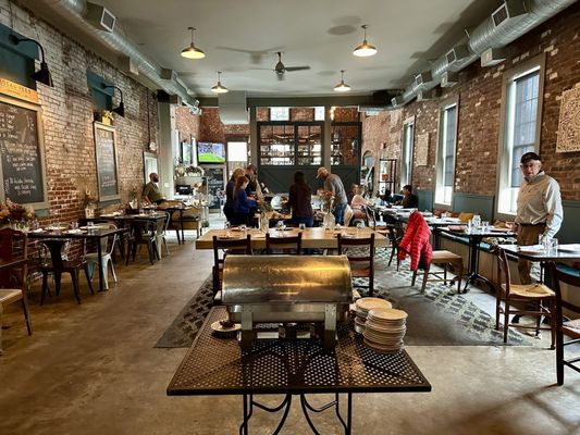 LOCAL FEED - Updated January 2026 - 606 Photos & 465 Reviews - 214 S ...