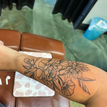 HEADLESS HANDS CUSTOM TATTOOS - Updated December 2025 - 50 Photos & 20 Reviews - 6909 Johnson Dr ...