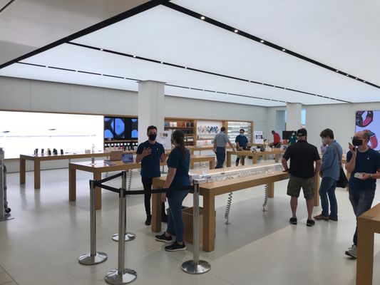 APPLE THE FASHION MALL AT KEYSTONE - Updated July 2024 - 65 Photos ...