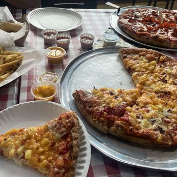 PIZZA SHUTTLE - Updated October 2025 - 184 Photos & 407 Reviews - 1827 ...