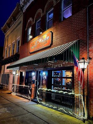 J HICKS ON THE SQUARE - Updated January 2026 - 63 Photos & 51 Reviews ...