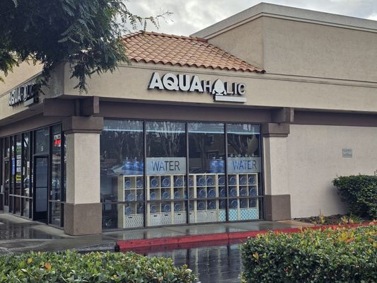 AQUAHOLIC WATER STORE - Updated November 2024 - 37 Photos & 46 Reviews ...