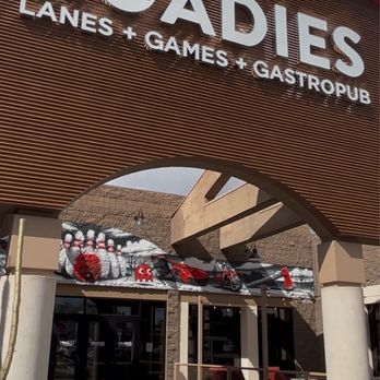 ROADIES - Updated January 2026 - 65 Photos & 43 Reviews - 4811 E Grant ...