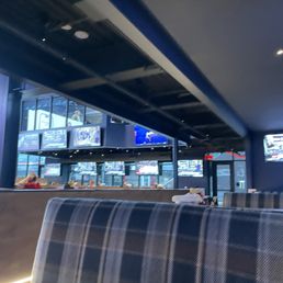 Let It Fly Sports Bar - Cheap - Sports Bars - Updated June 2025 - 153 ...