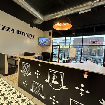 ROUND TABLE PIZZA - Updated August 2025 - 89 Photos & 33 Reviews - 2640 ...