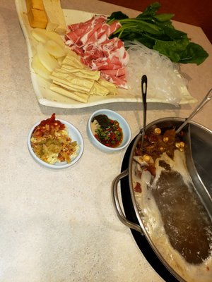 MON LAND HOT POT CITY - 338 Photos & 220 Reviews - 251 W Bencamp St ...
