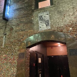 ALIBI ROOM - Updated April 2025 - 731 Photos & 985 Reviews - 85 Pike St ...