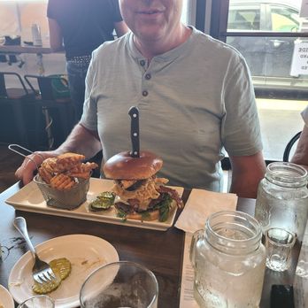 DA BURGER WING HUB - Updated July 2025 - 515 Photos & 190 Reviews - 93 ...