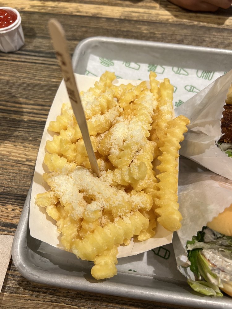 SHAKE SHACK BRIDGEWATER - 390 Photos & 348 Reviews - 610 Commons Way ...