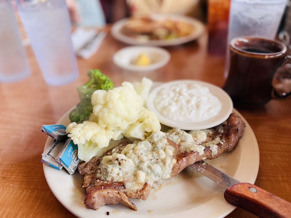 LIL’ JON RESTAURANT & LOUNGE - Updated July 2025 - 610 Photos & 808 ...