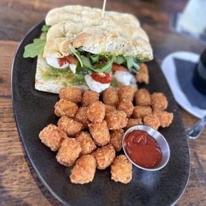 THE NEIGHBORHOOD TAVERN - Updated November 2024 - 63 Photos & 124 ...