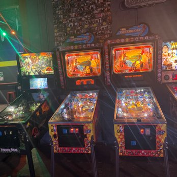 THE MAX RETROPUB - Updated November 2025 - 125 Photos & 109 Reviews ...