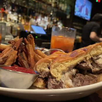 COLUMBUS INN - Updated July 2025 - 211 Photos & 210 Reviews - 2216 ...