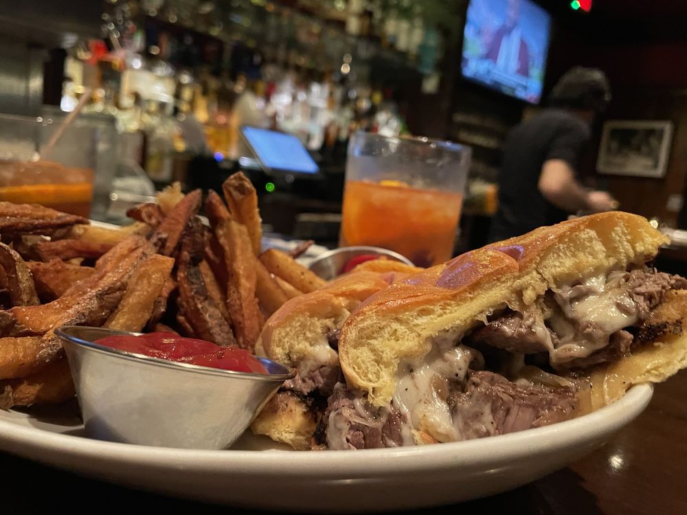 COLUMBUS INN - Updated July 2025 - 211 Photos & 210 Reviews - 2216 ...