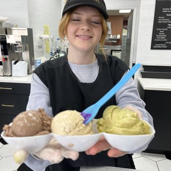 CHARLIE’S BAKERY & CREAMERY - Updated November 2024 - 319 Photos & 200 ...