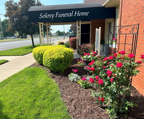 SOLOSY FUNERAL HOME - Updated August 2025 - 17 Photos - 3206 Fort St ...