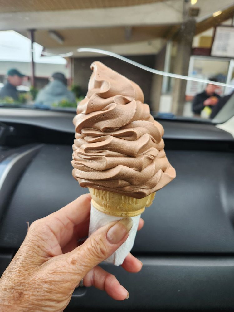 SNO-WHITE DRIVE IN - Updated January 2026 - 163 Photos & 182 Real ...