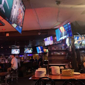 VILLAGE INN PIZZERIA SPORTS BAR & GRILL - Updated December 2025 - 289 ...