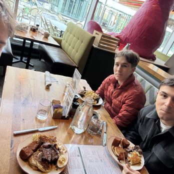 FOUNDING FARMERS RESTON STATION - Updated February 2025 - 1371 Photos ...