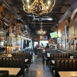 TUNE INN - Updated August 2025 - 360 Photos & 566 Reviews - 331 ...