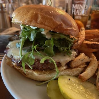 ROCKY HILL INN - Updated December 2025 - 486 Photos & 497 Reviews - 137 ...