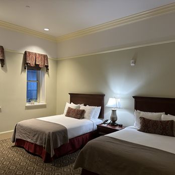 HOTEL DIAMOND - Updated October 2025 - 119 Photos & 200 Reviews - 220 W ...