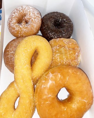 CLOUD 9 DONUTS - Updated August 2025 - 35 Photos & 56 Reviews - 143 ...