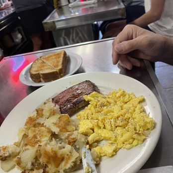 ROXY CAFE - Updated October 2025 - 119 Photos & 195 Reviews - 606 N ...