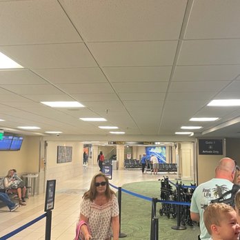 ST PETE-CLEARWATER INTERNATIONAL AIRPORT - PIE - Updated May 2025 - 348 ...