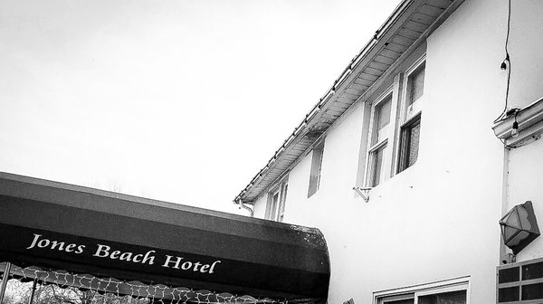 JONES BEACH HOTEL - Updated August 2025 - 60 Photos & 83 Reviews - 3275 ...