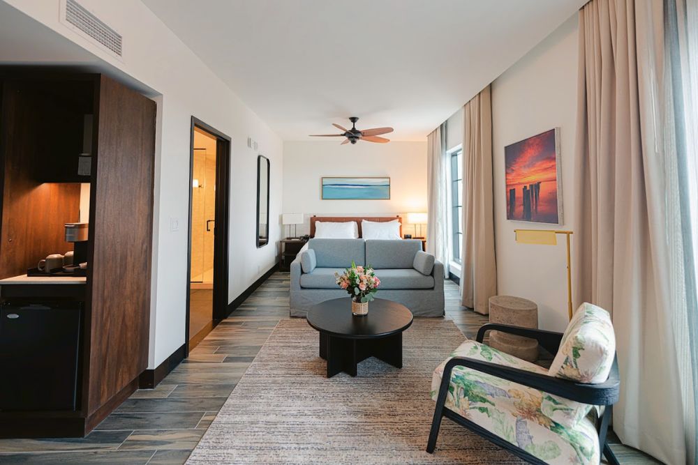 THE PERRY HOTEL NAPLES - Updated May 2025 - 14 Photos - 12155 Tamiami ...