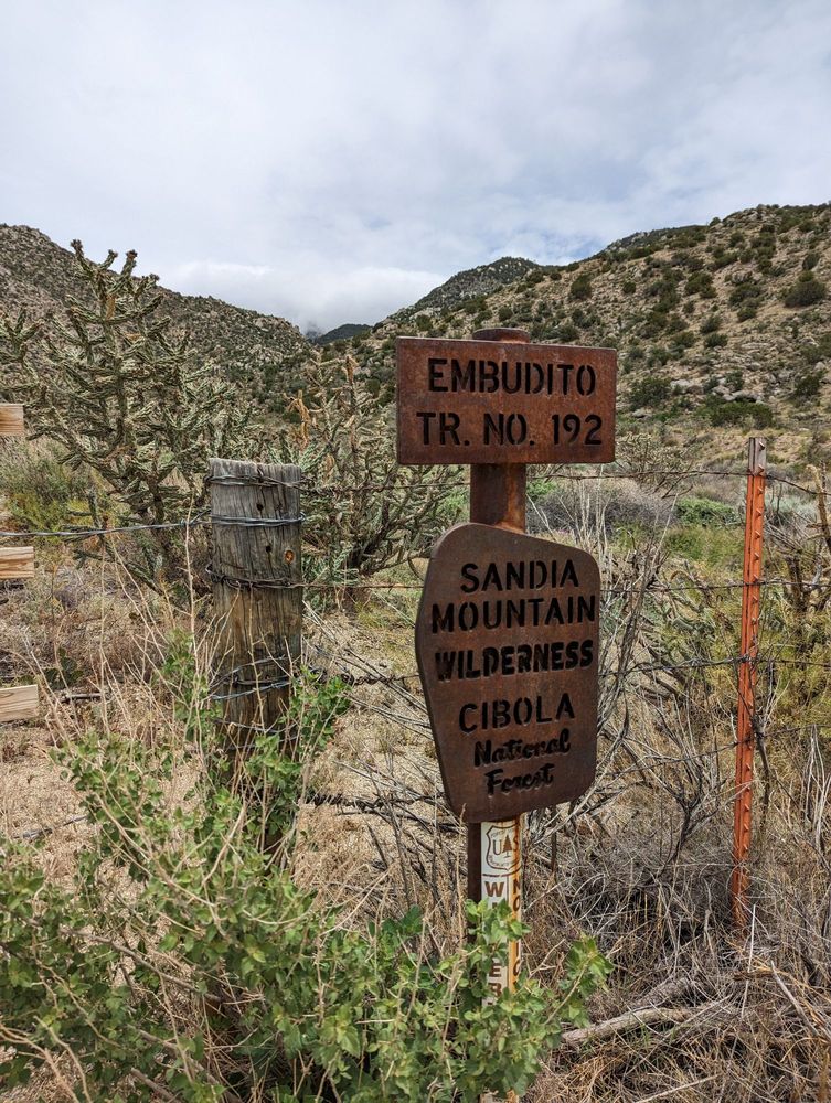 EMBUDITO TRAILHEAD - 18 Photos - Trailhead Rd NE, Albuquerque, New ...