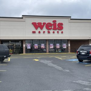 WEIS MARKETS - Updated August 2025 - 16 Reviews - 217 Oak Lee Dr ...
