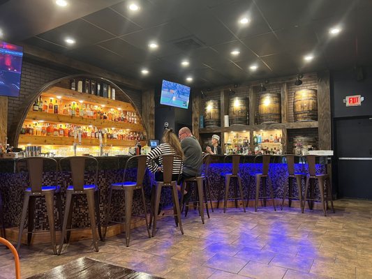 WHISKEY ROOTS BAR AND GRILL - Updated May 2024 - 41 Photos & 19 Reviews ...